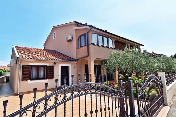 Tina & Denis - Apt Denis With Terrace And Garden - Pula