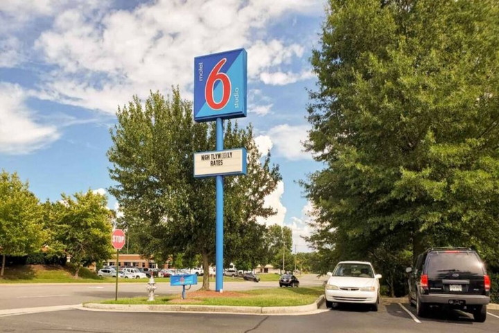 2 Full Beds  Smoking Kitchen - Ashland, VA