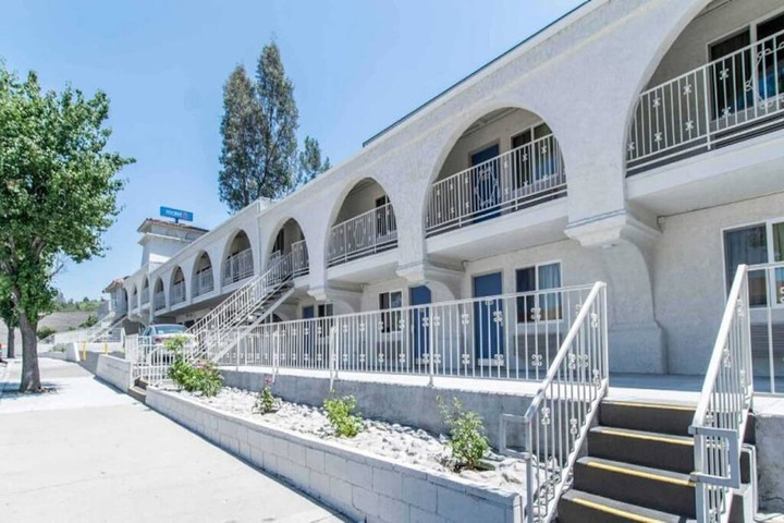 2 Queen Beds  Smoking Micfridge - Chino Hills, CA