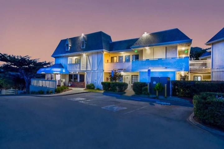 2 Queen Beds Ada/tub - Monterey, CA