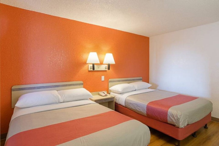 2 Full Beds - Denver, CO