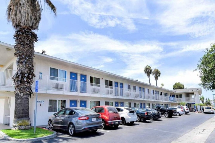 2 Full Beds Micfridge - Norwalk, CA