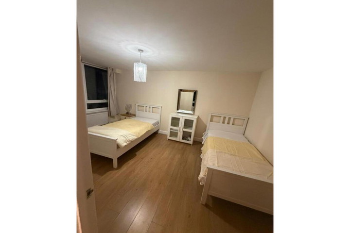 Standard Twin Room - Shared - Maidstone