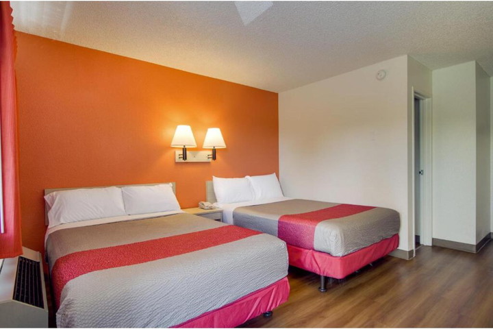 2 Full Beds - Tacoma, WA