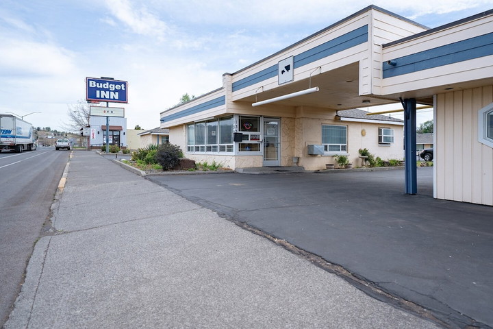 Queen Bed - Madras, OR