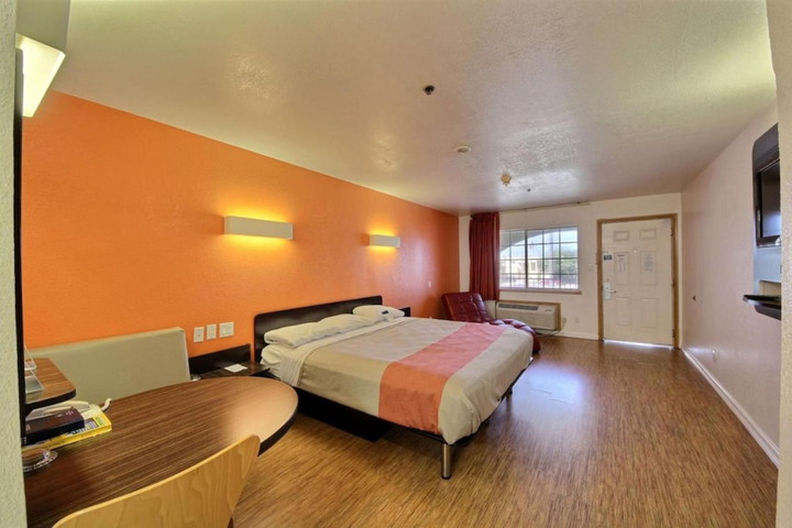 1 King Bed  Smoking - Tamaulipas