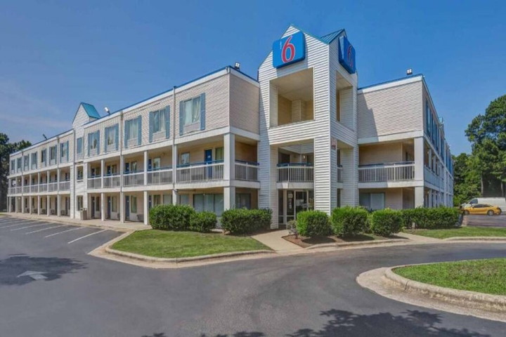 2 Full Beds  Non-smoking - Raleigh, NC