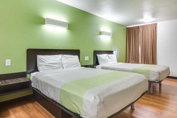 2 Queen Beds  Non-smoking Micfridge - Longview, TX