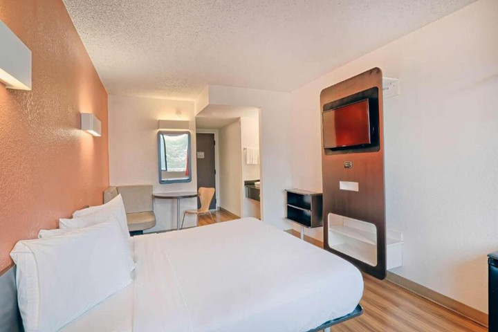 1 King Bed Suite Non-smoking Micfridge - Culver City