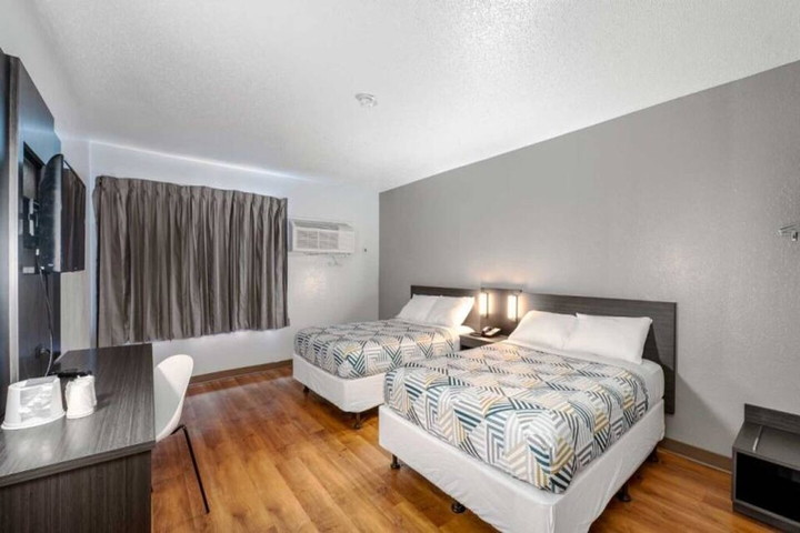 2 Full Beds Micfridge - Suffolk County, NY
