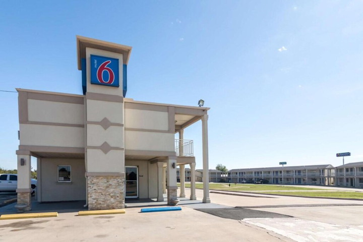 2 Full Beds  Non-smoking - Wichita Falls, TX