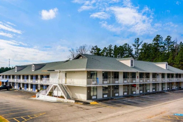 2 Full Beds  Non-smoking Kitchen - LaGrange, GA