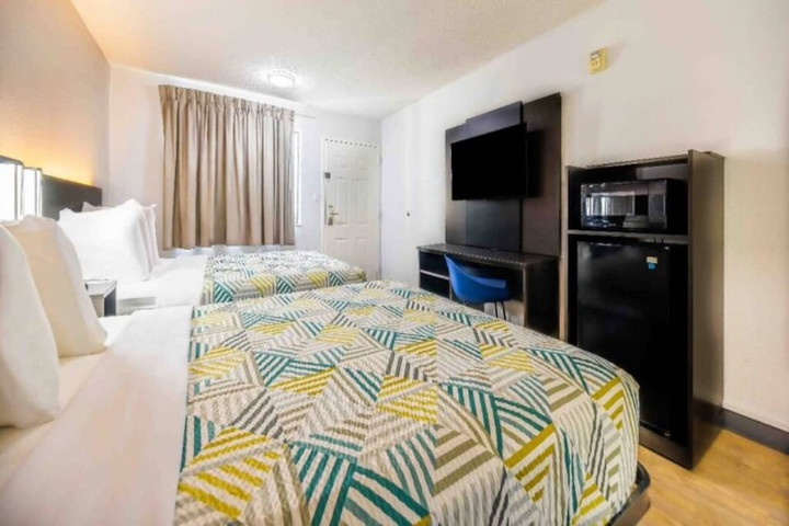 2 Full Beds  Mobility Accessible Tub Nsmk - Arlington, TX