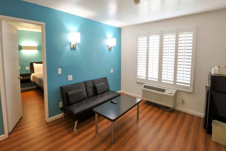 2 Queen Beds  Ada/tub/micfridge Non-smoking - Huntington Beach, CA