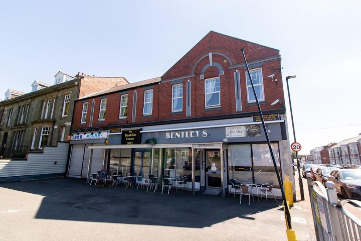 Standard Twin Room - Shared - Newcastle upon Tyne