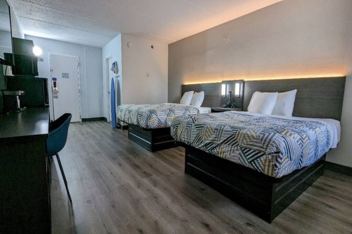 2 Queen Beds - Salem, MA