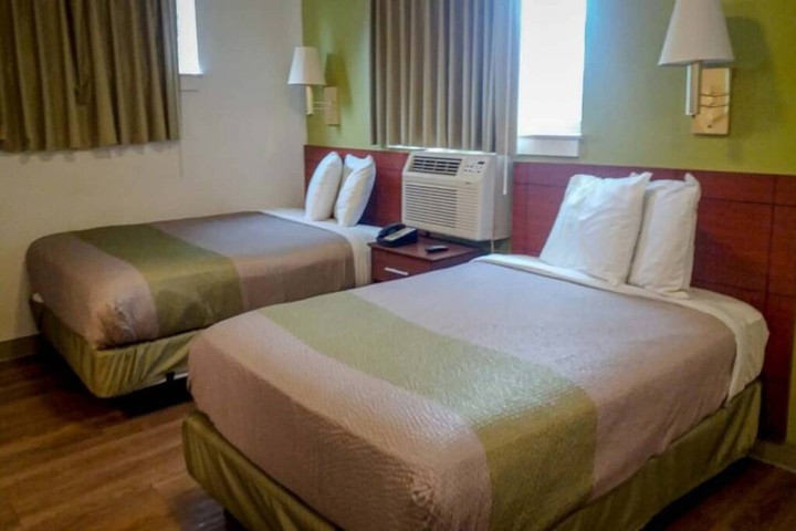 2 Queen Beds  Suite Kitchen Non-smoking - Greensboro, NC