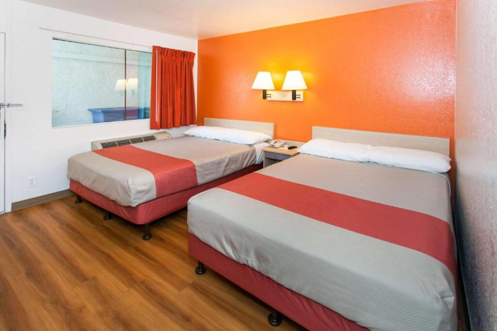 2 Full Beds - Downey, CA