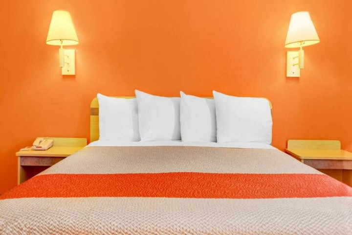 1 King Bed Non-smoking - Española, NM
