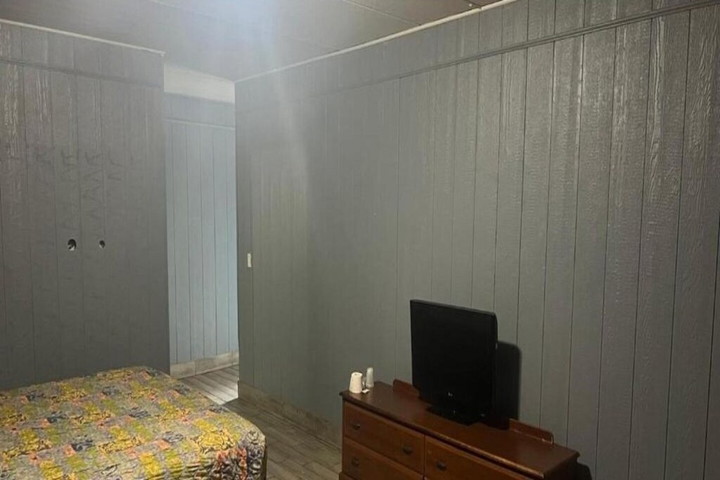 King Bed Smoking -