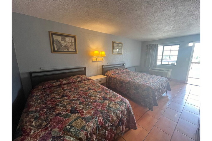 2 Queen Beds Accessible Non-smoking - Brownsville, TX