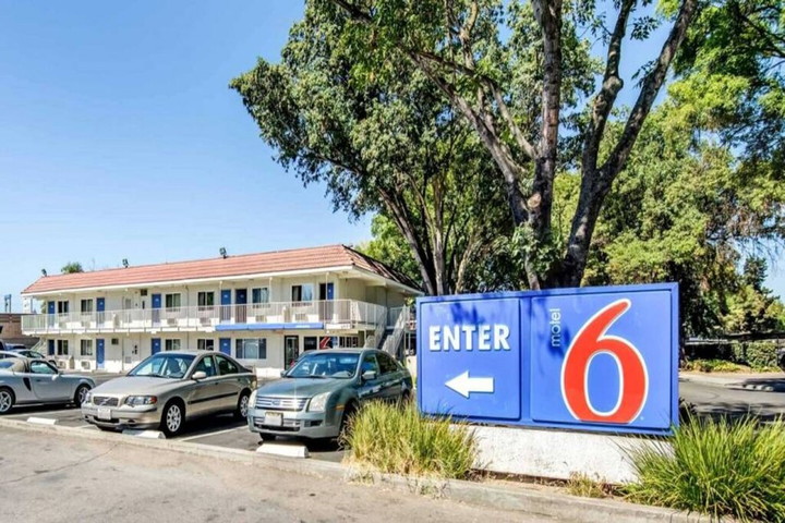 1 Full Bed Ada/ri Shower - Stockton, CA