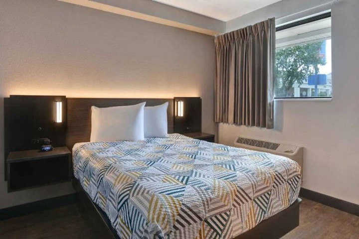 1 King Bed Mobil Access Tub Nsmk Kitchen - Florida