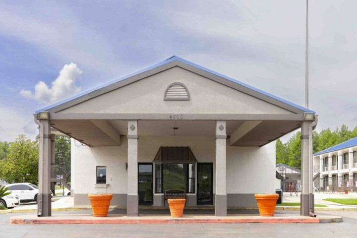 2 Full Beds  Smoking Micfridge - Nacogdoches, TX