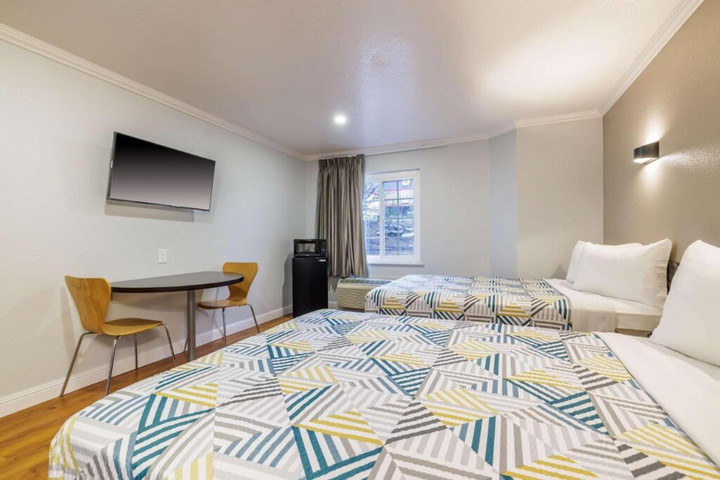 2 Full Beds Non-smoking Micfridge - Auburn, CA