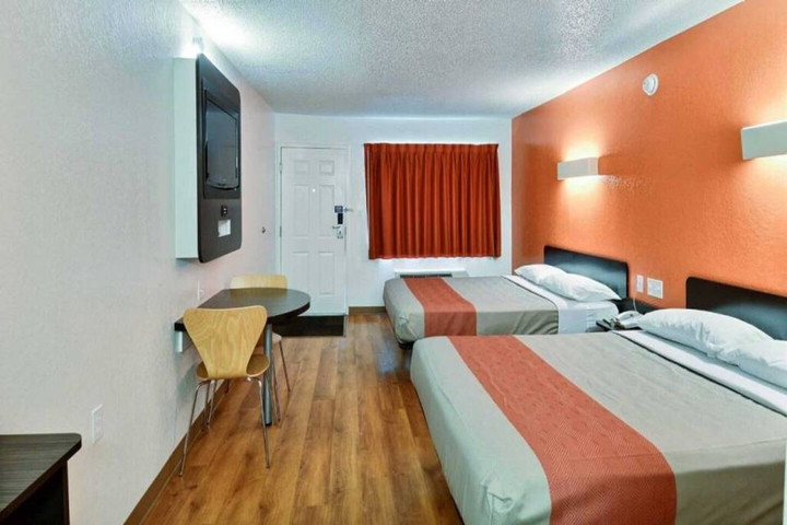 2 Queen Beds - Andover, MA