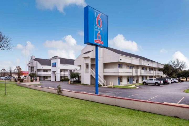 1 King Bed  Non-smoking Kitchen - Grapevine, TX