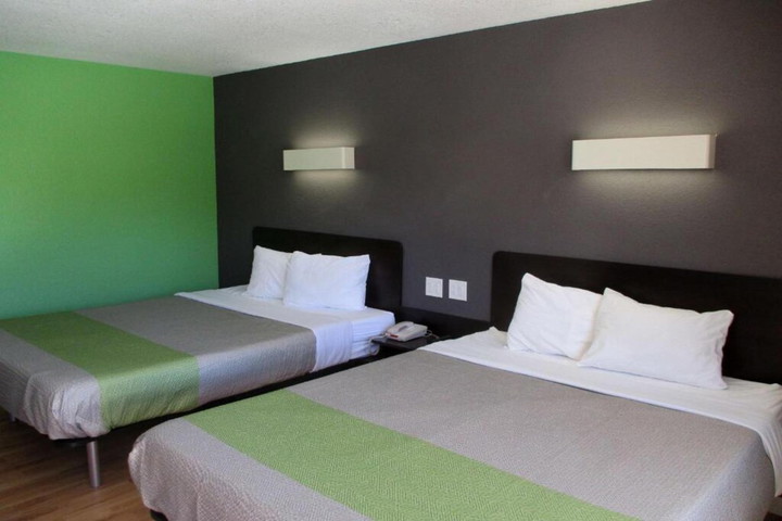2 Queen Beds Non-smoking Kitchen - Barstow, CA