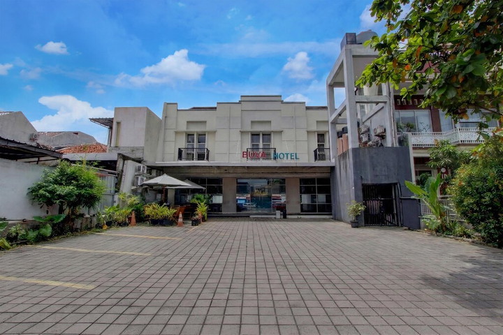 Cozy Deluxe Double Escape W/ Free Wifi - Semarang