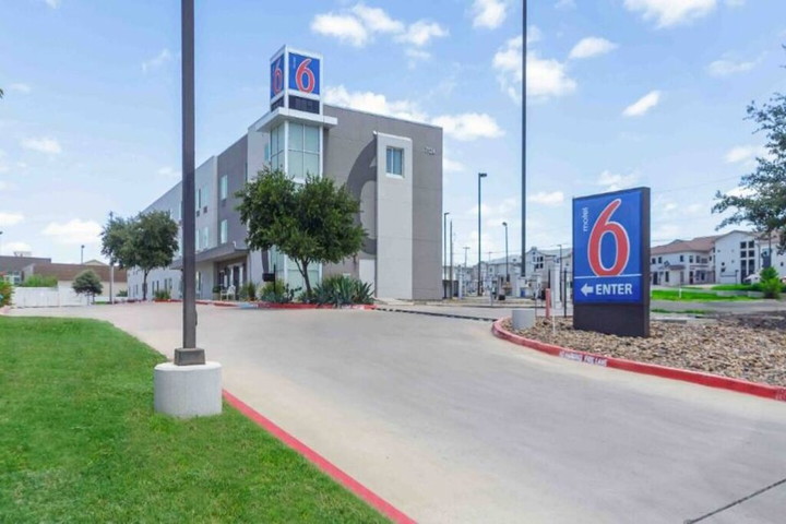 1 Queen Bed  Non-smoking - Laredo, TX