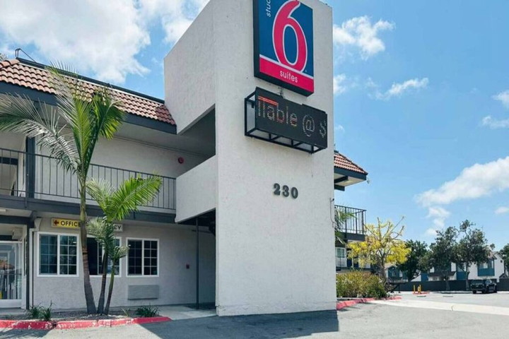 1 King Bed  Non-smoking Wet Bar - Tijuana