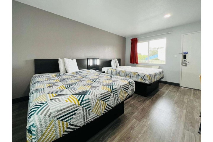 2 Queen Beds - La Mesa, CA