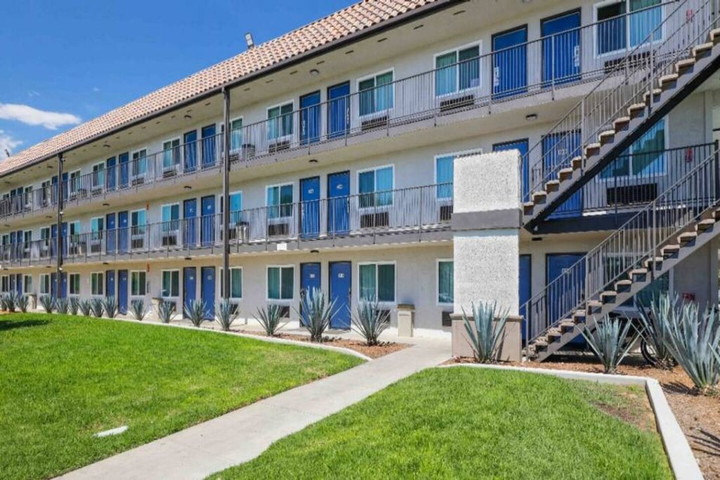 2 Full Beds Ada/ri Shower/micfridge - Escondido, CA
