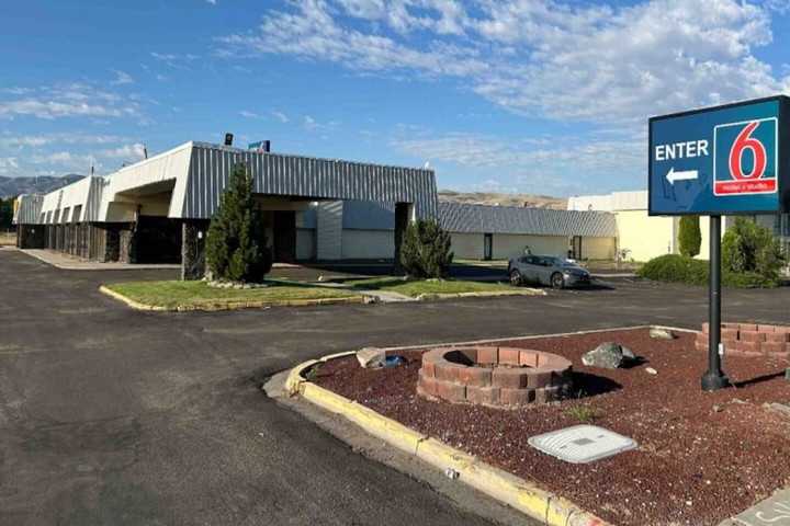 2 Queen Beds  Non-smoking Kitchen - Pocatello, ID