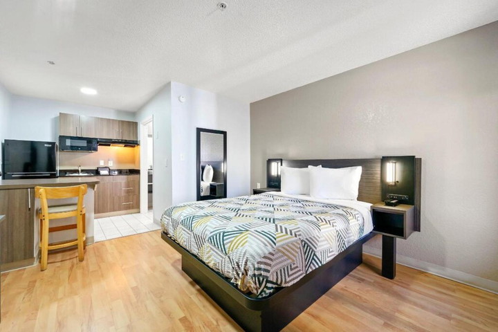 1 Queen Bed  Non-smoking - Johns Creek, GA