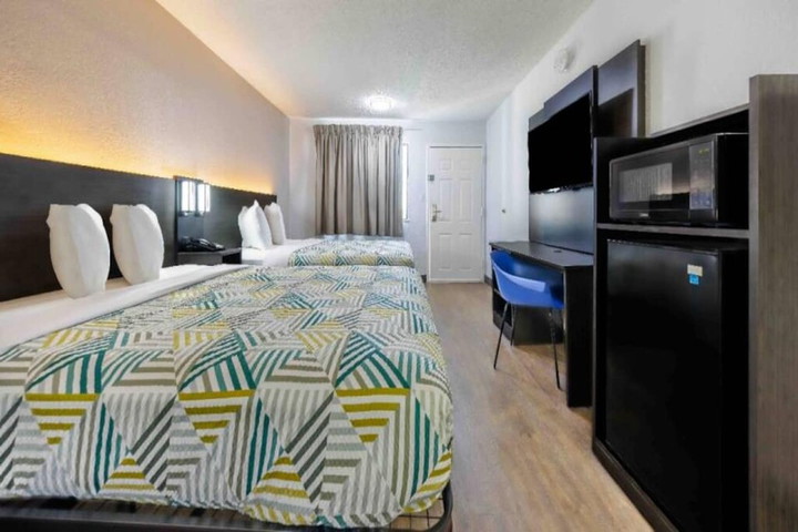 2 Queen Beds Non-smoking - Arlington, TX