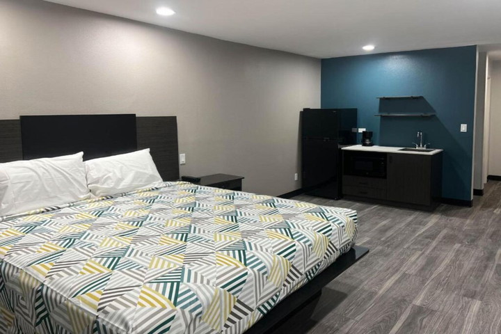 1 King Bed Non-smoking Kitchen - Oklahoma City