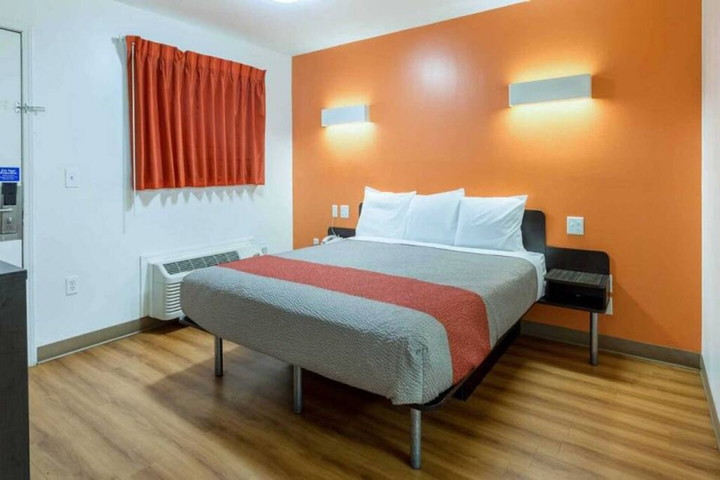 1 King Bed Premium Micfridge - Piedmont, SC