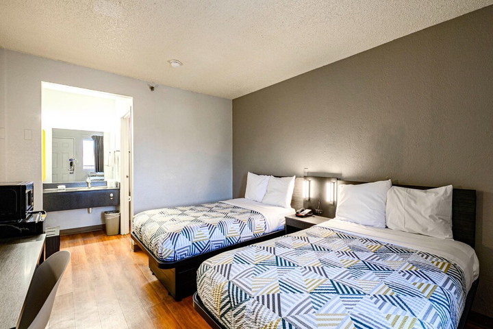2 Full Beds  Ada/tub/micfridge - Glastonbury, CT