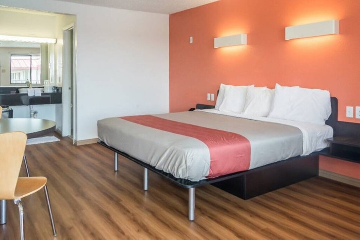 1 Queen Bed Non-smoking - Garland, TX