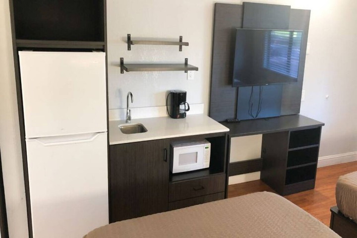 2 Queen Beds  Non-smoking - Sacramento, CA