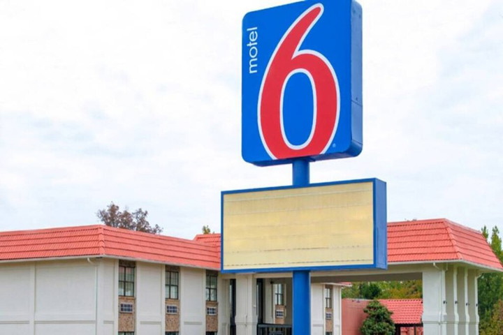 1 King Bed  Smoking Micfridge - Palestine, TX