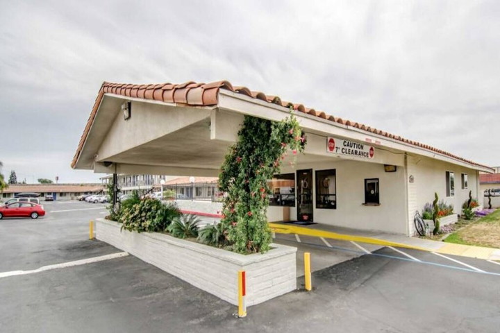 1 King Bed Non-smoking Micfridge - Ripon, CA