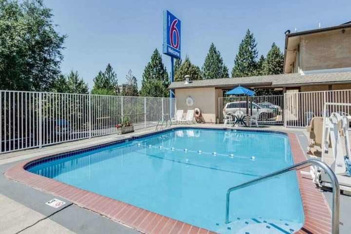 2 Full Beds  Smoking - Spokane, WA