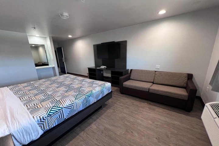 1 King Bed  Mobil Access Tub Nsmk Micfridg - Laughlin, NV