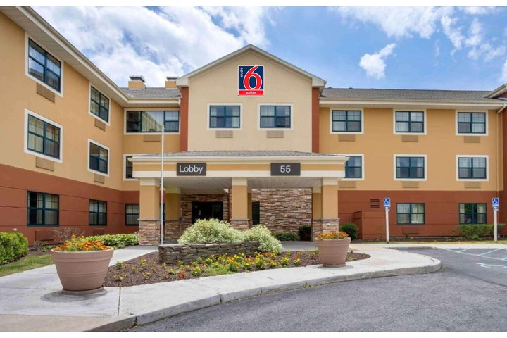 1 King Bed | Non-smoking, Kitchen, Shower - Beacon, NY